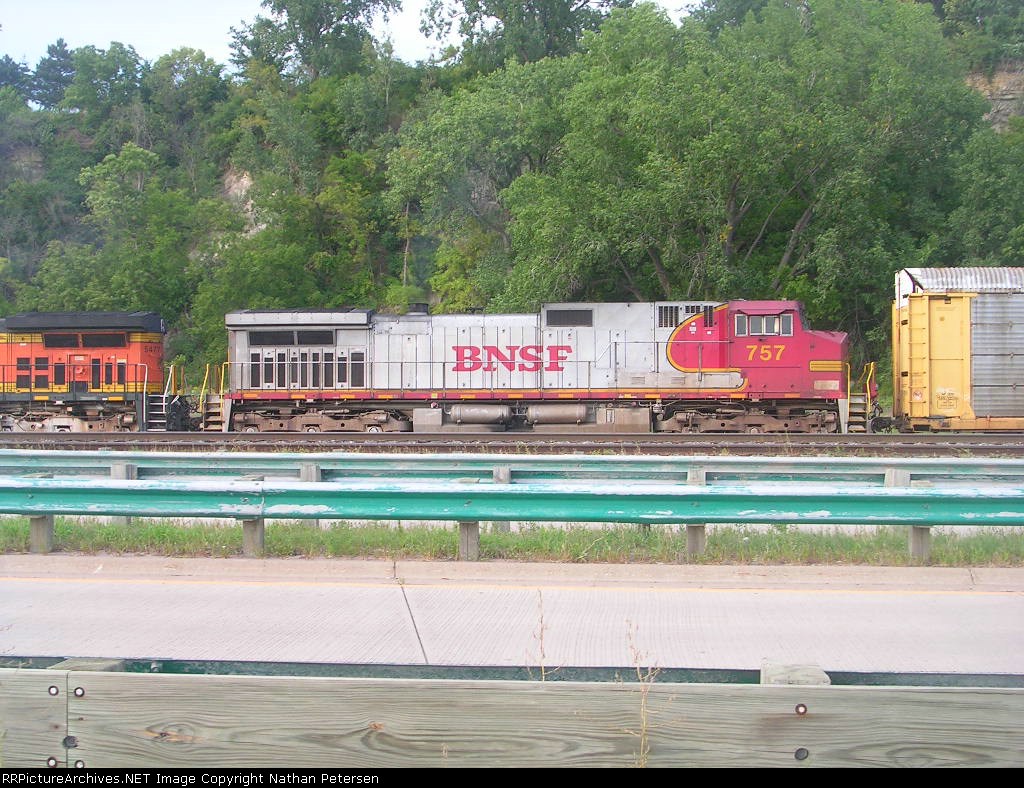 BNSF 757